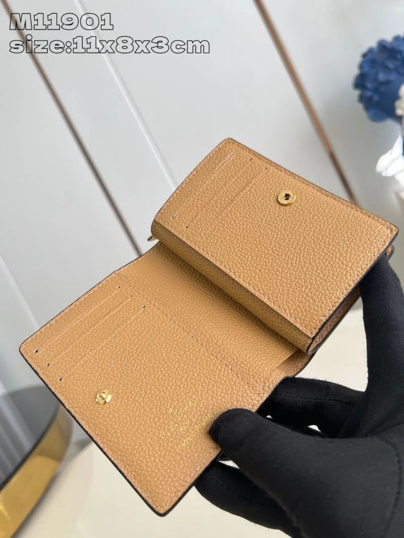Indistinguishable Louis Vuitton Wallets Purse