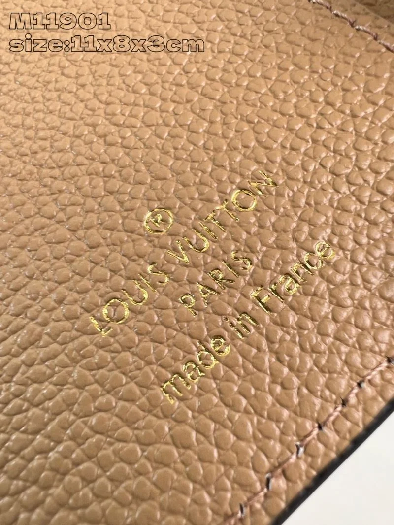 Indistinguishable Louis Vuitton Wallets Purse