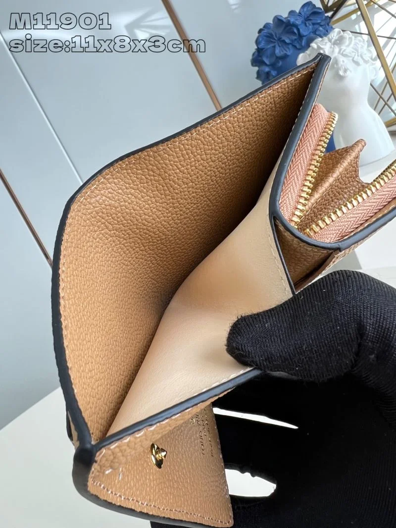 Indistinguishable Louis Vuitton Wallets Purse