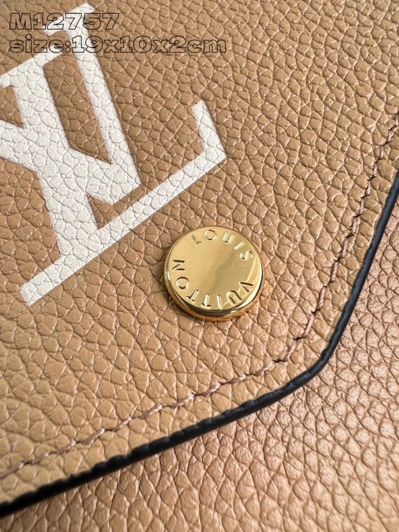 Indistinguishable Louis Vuitton Wallets Purse