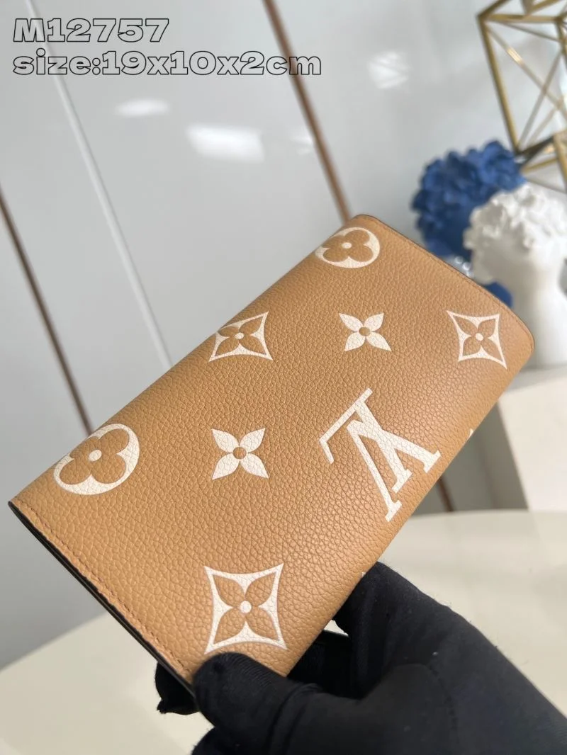 Indistinguishable Louis Vuitton Wallets Purse