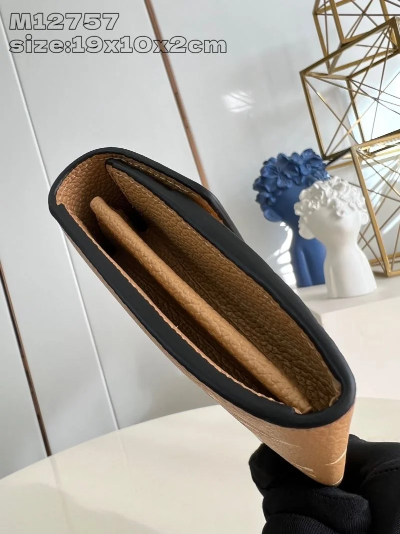 Indistinguishable Louis Vuitton Wallets Purse