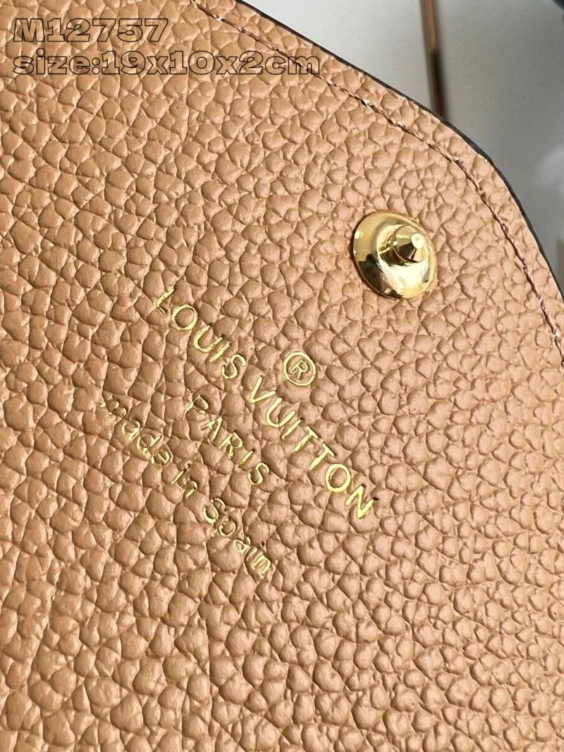 Indistinguishable Louis Vuitton Wallets Purse