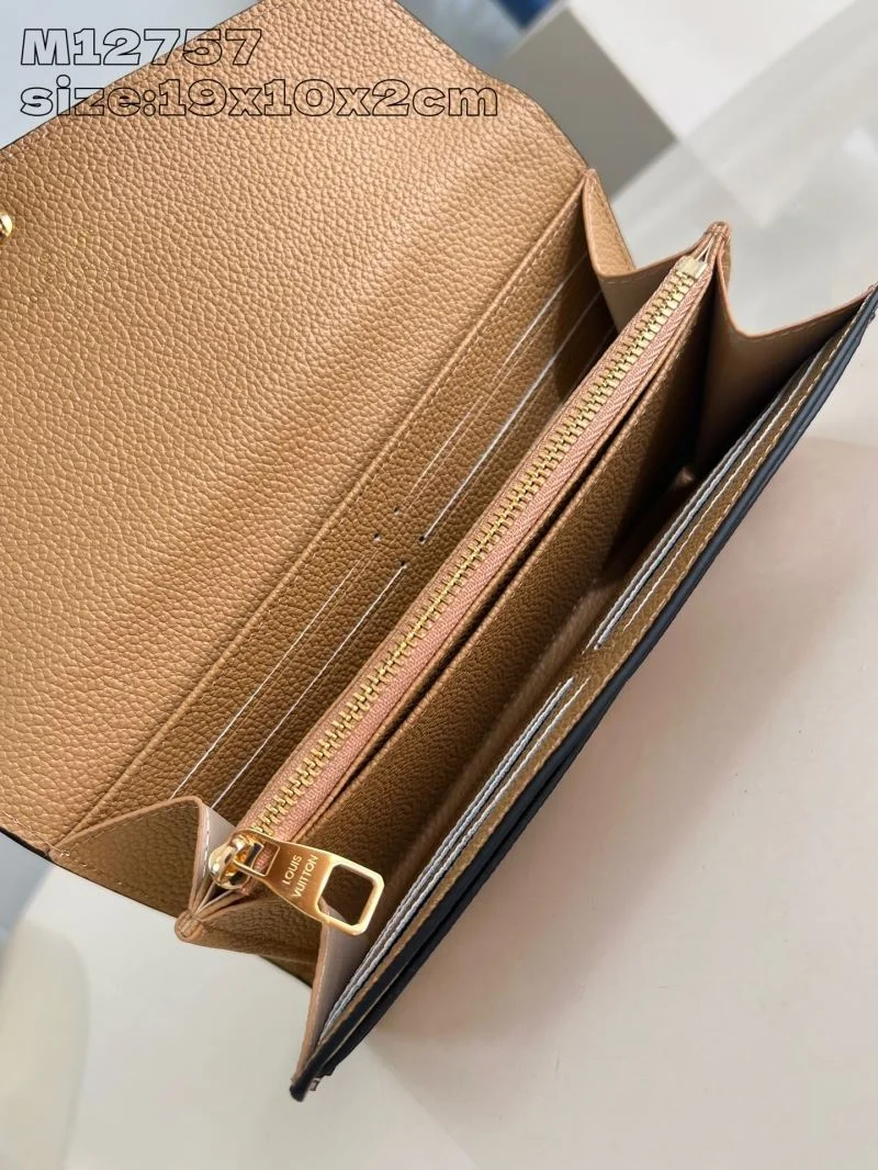 Indistinguishable Louis Vuitton Wallets Purse