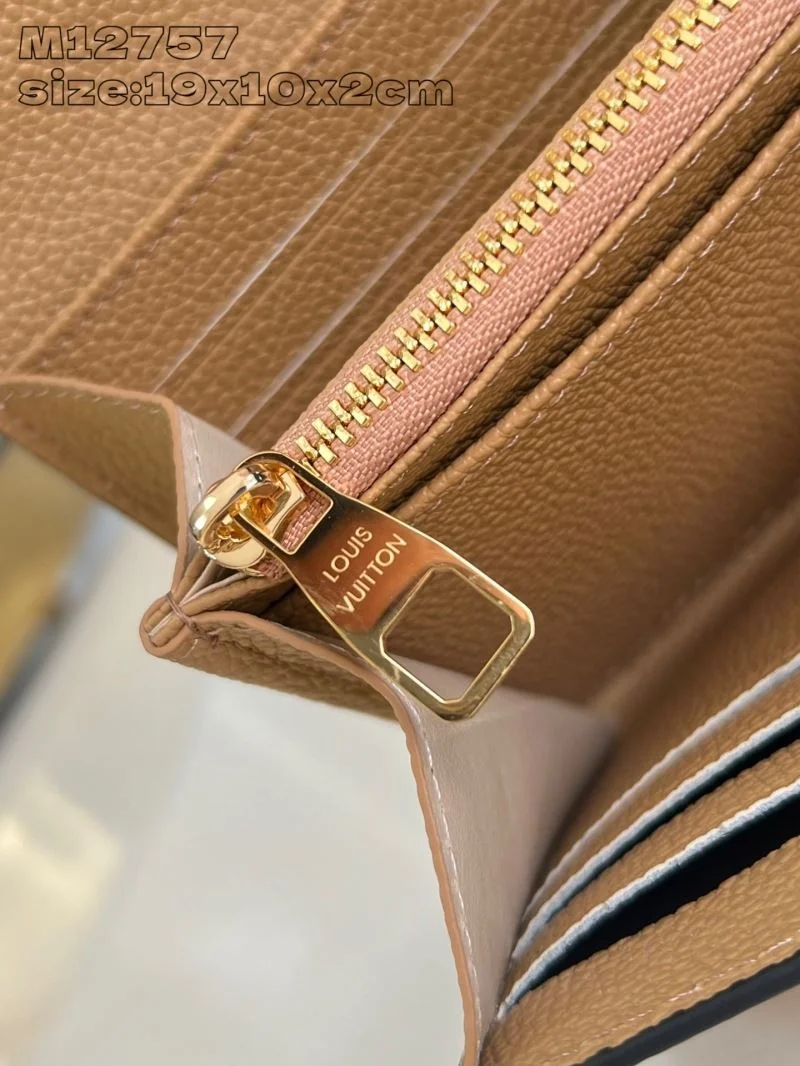 Indistinguishable Louis Vuitton Wallets Purse