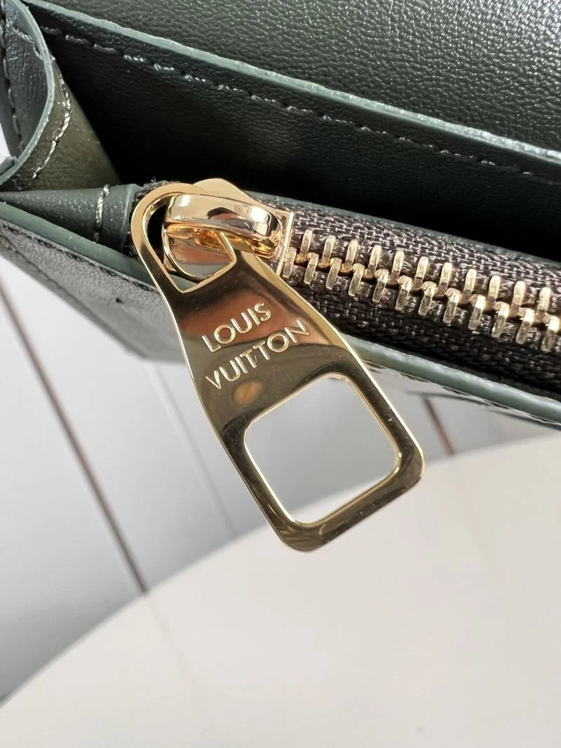 Reasonably priced Louis Vuitton Wallets Purse