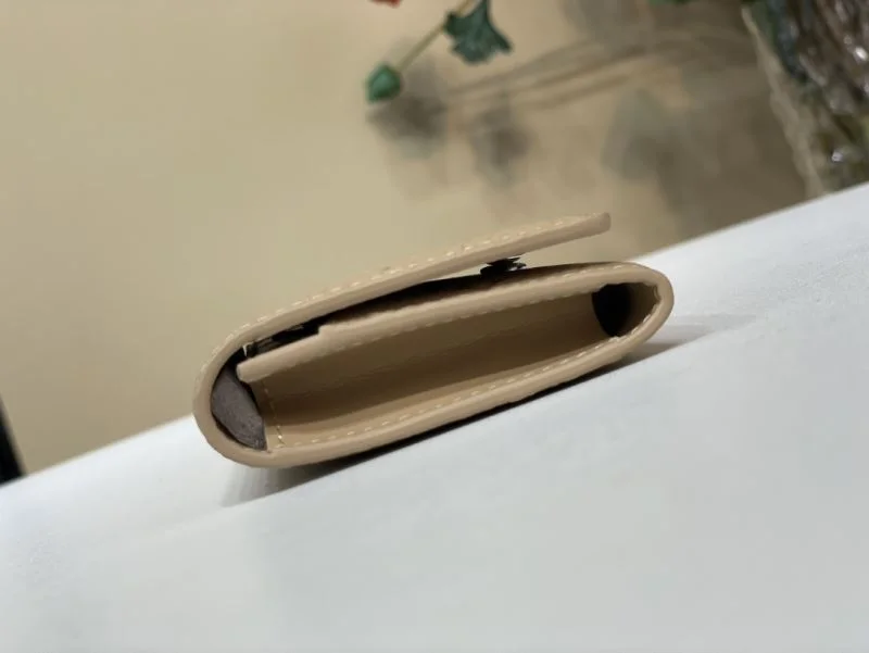 Exact replica Louis Vuitton Wallets Purse