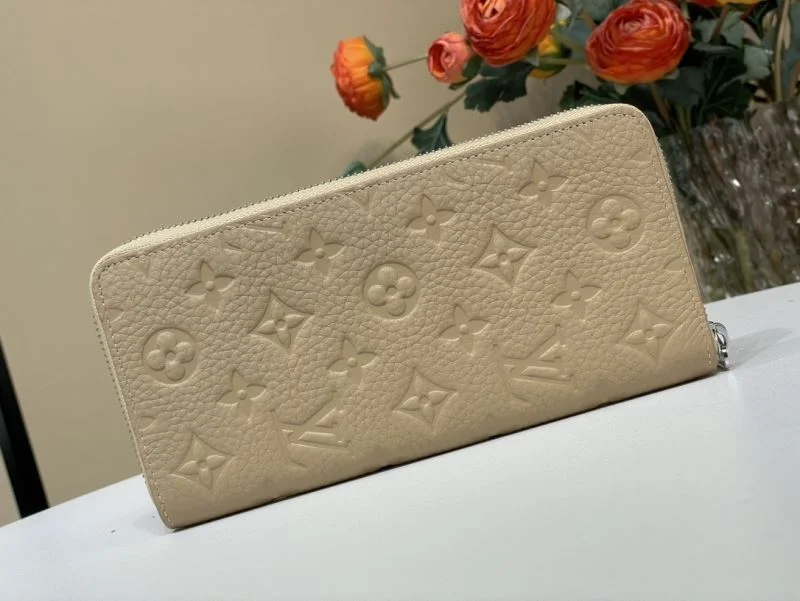 Indistinguishable Louis Vuitton Wallets Purse