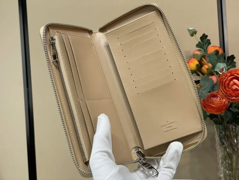 Indistinguishable Louis Vuitton Wallets Purse