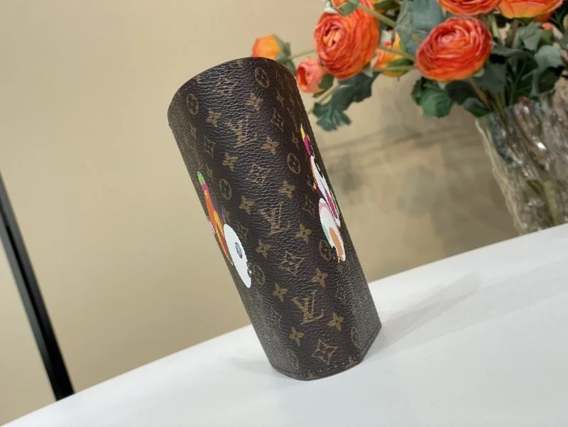 Indistinguishable Louis Vuitton Wallets Purse