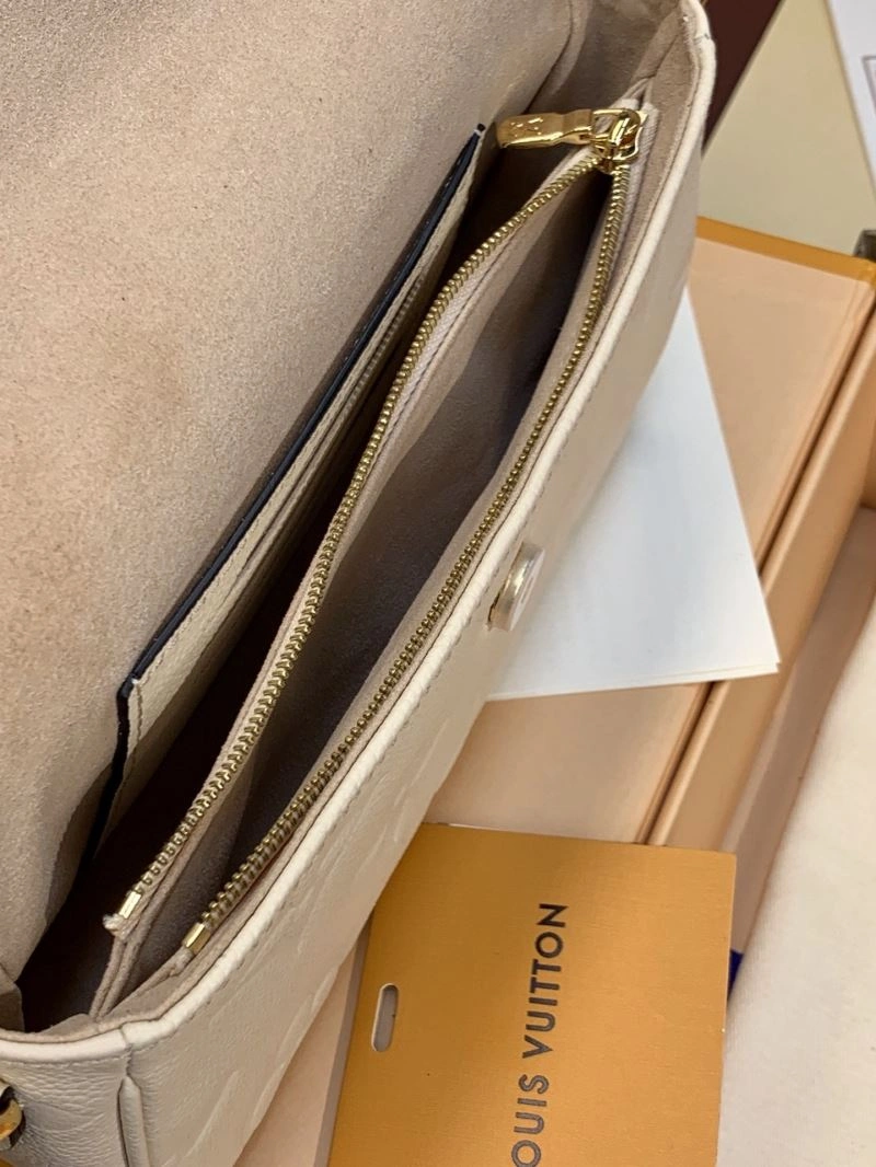 Indistinguishable Louis Vuitton Wallets Purse
