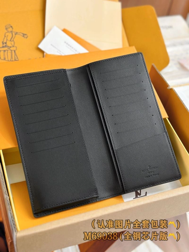 Indistinguishable Louis Vuitton Wallets Purse