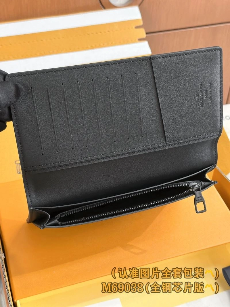 Indistinguishable Louis Vuitton Wallets Purse