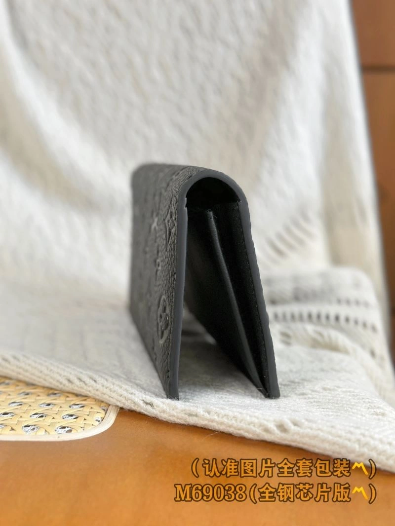 Indistinguishable Louis Vuitton Wallets Purse