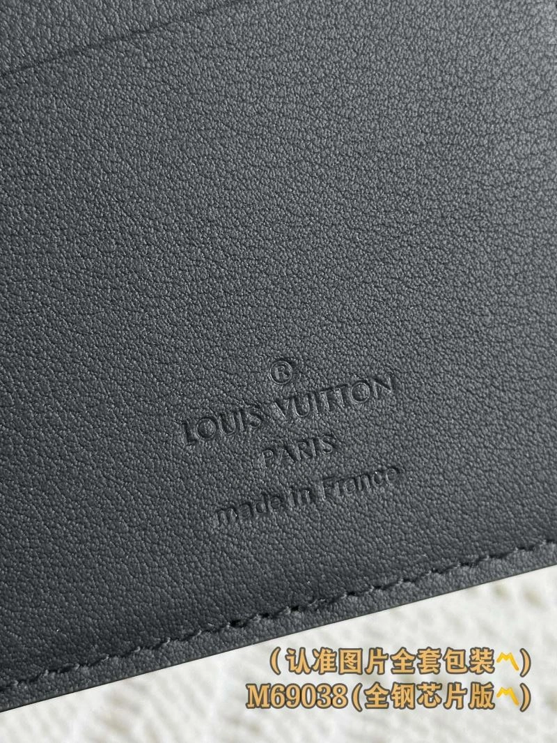 Indistinguishable Louis Vuitton Wallets Purse