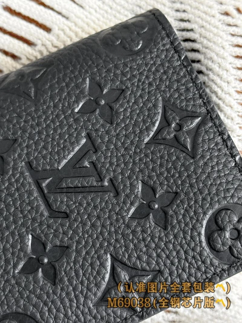 Indistinguishable Louis Vuitton Wallets Purse