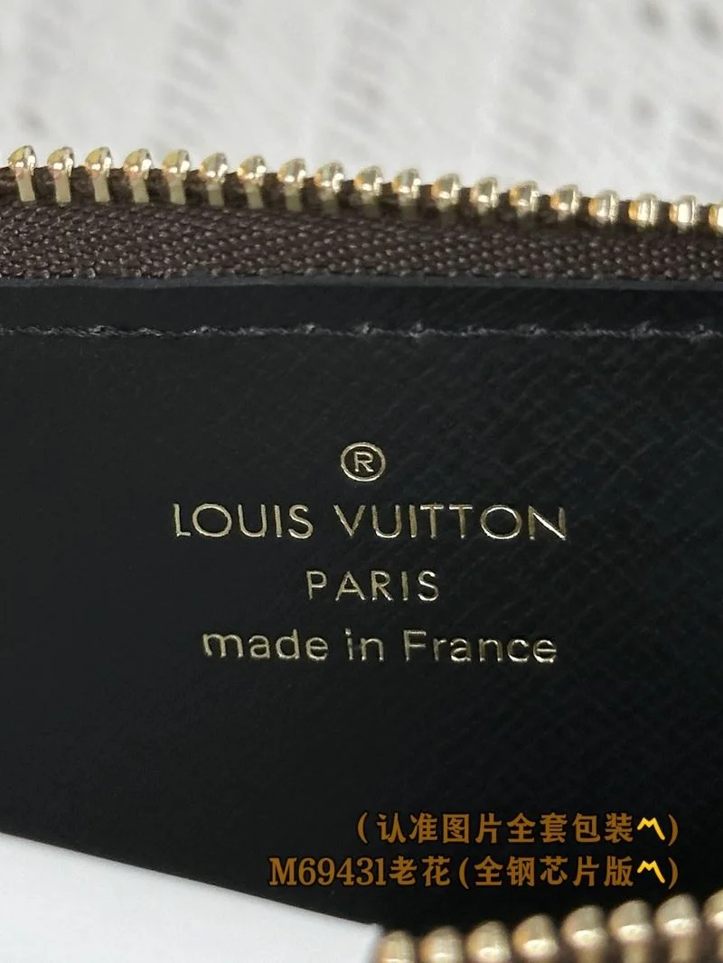 Exact replica Louis Vuitton Wallets Purse