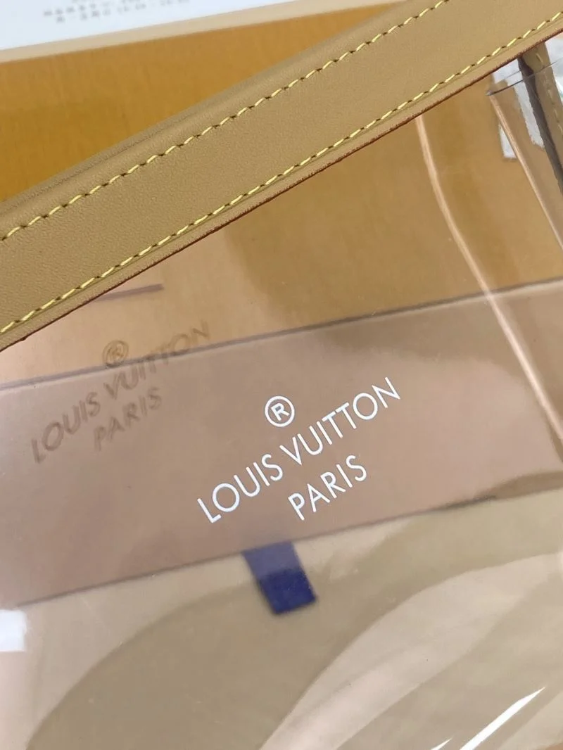 Indistinguishable Louis Vuitton Wallets Purse