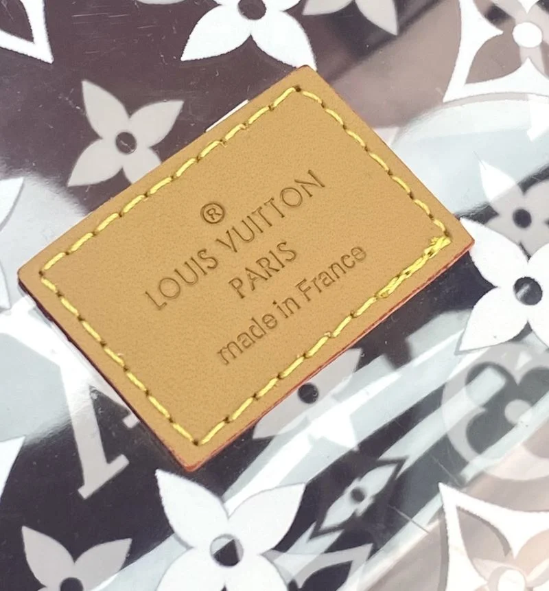 Indistinguishable Louis Vuitton Wallets Purse