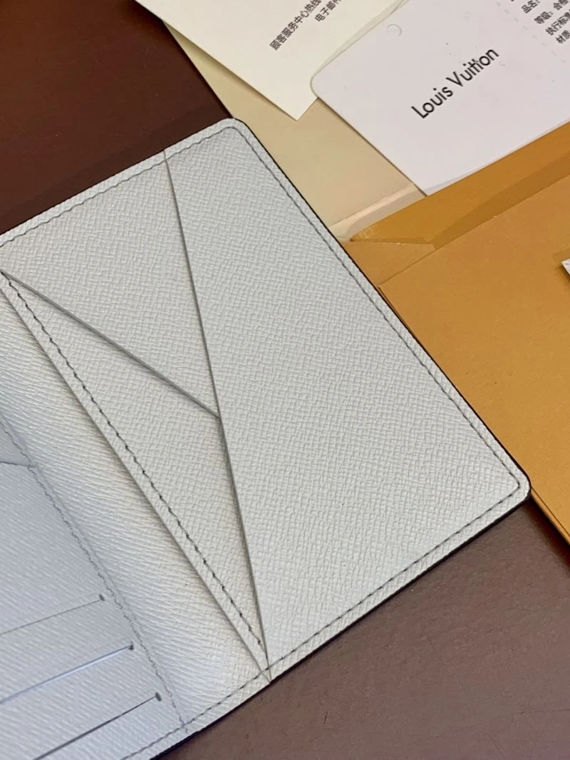 Indistinguishable Louis Vuitton Wallets Purse