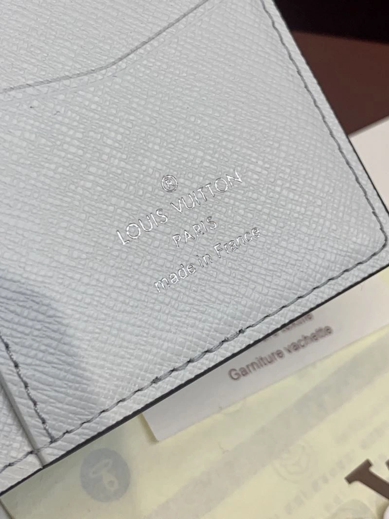 Indistinguishable Louis Vuitton Wallets Purse