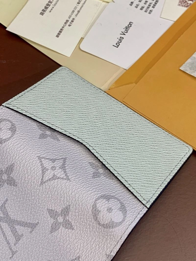 Indistinguishable Louis Vuitton Wallets Purse