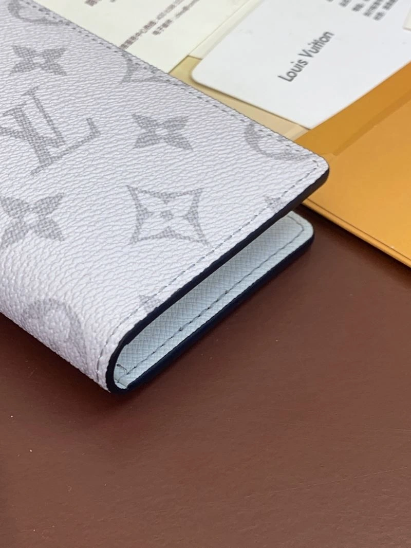 Indistinguishable Louis Vuitton Wallets Purse