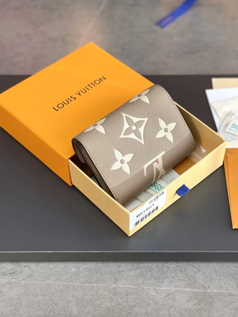Indistinguishable Louis Vuitton Wallets Purse