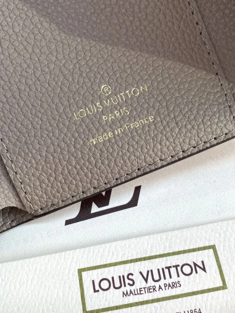 Indistinguishable Louis Vuitton Wallets Purse