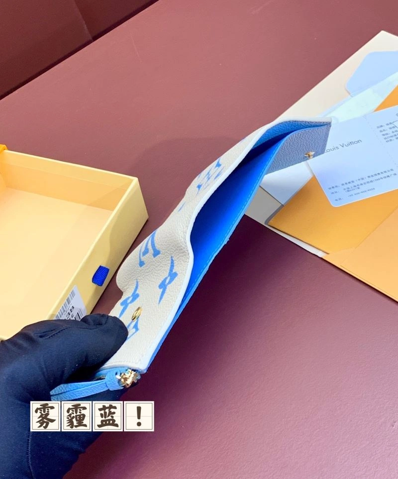 Indistinguishable Louis Vuitton Wallets Purse