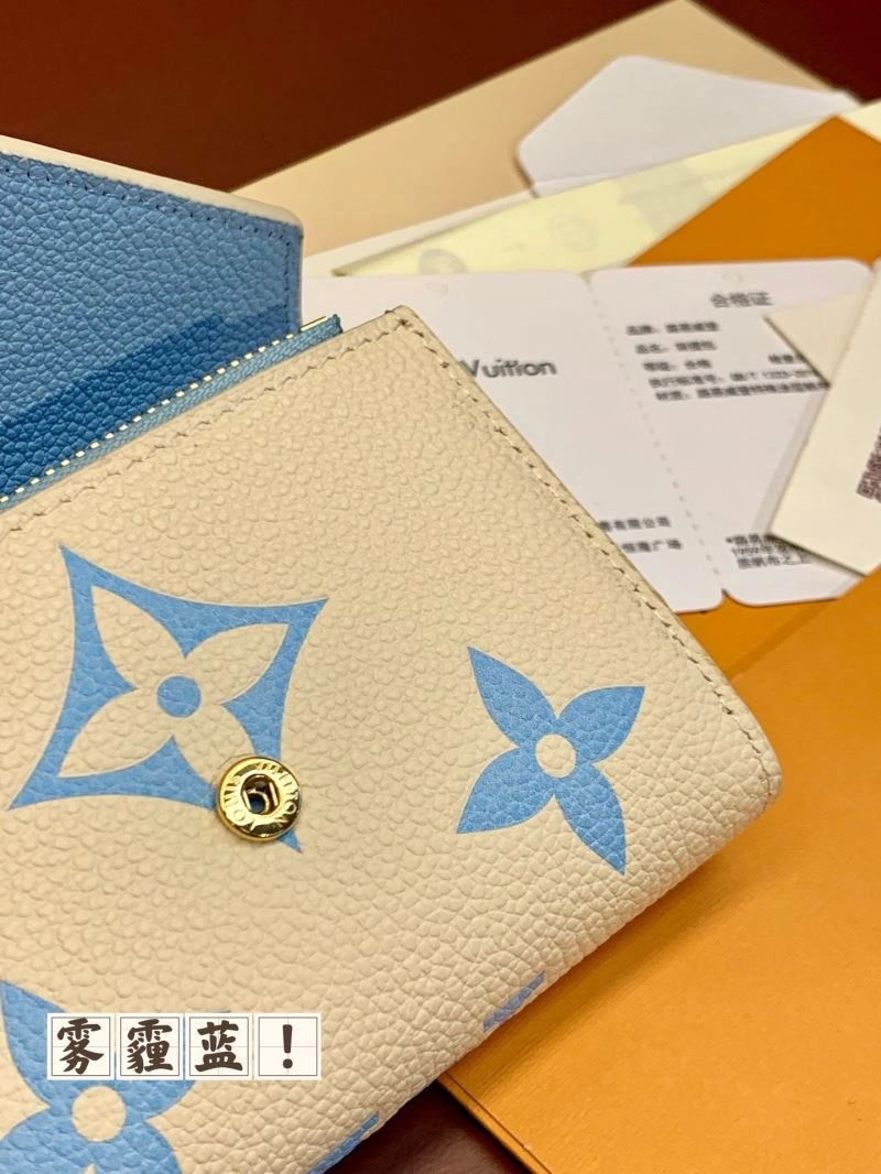 Indistinguishable Louis Vuitton Wallets Purse