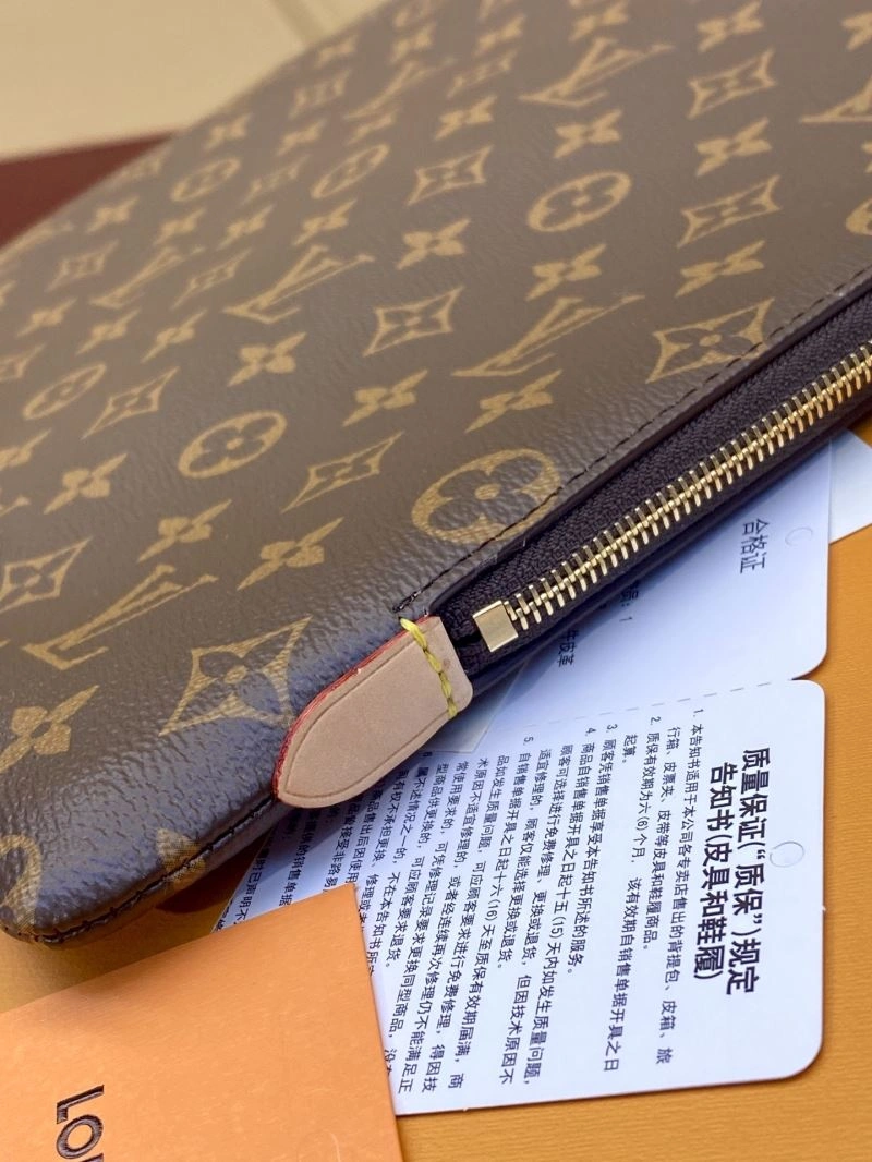 Indistinguishable Louis Vuitton Wallets Purse