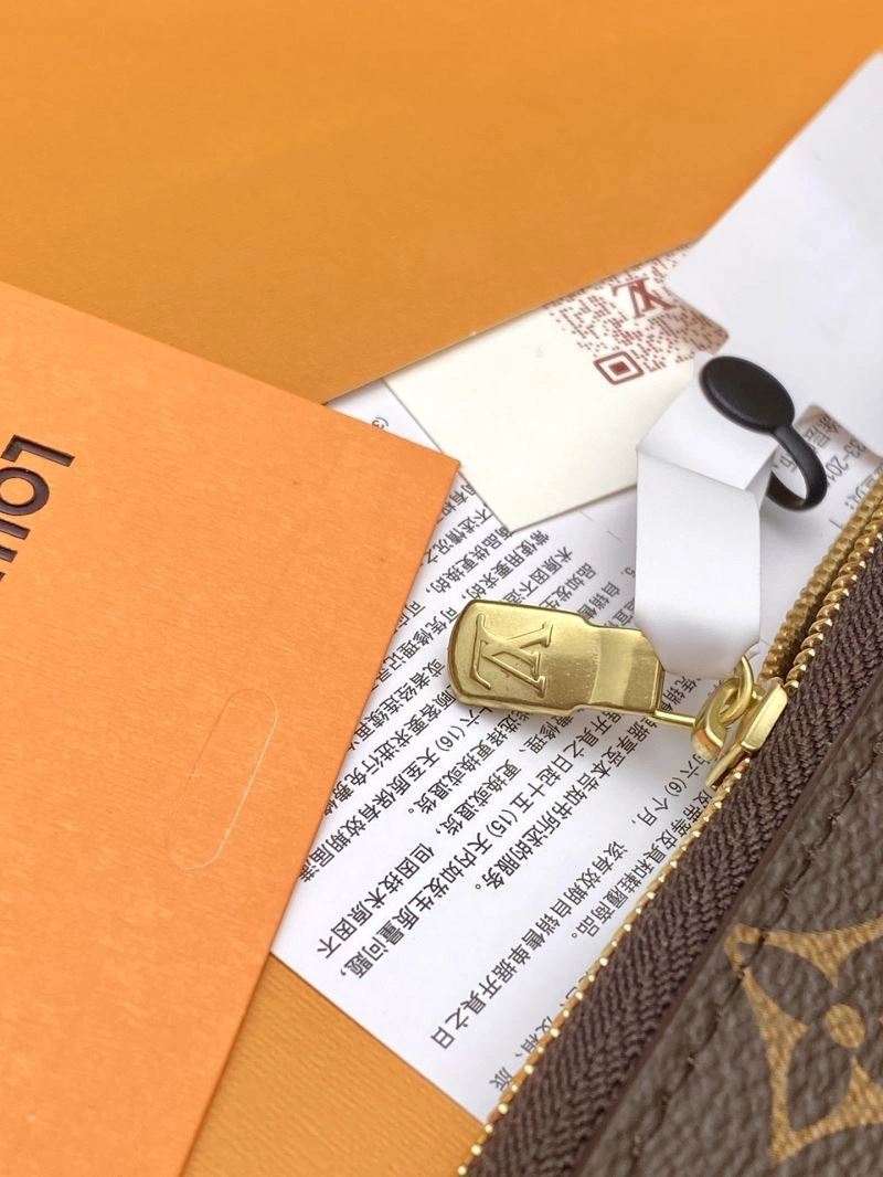 Indistinguishable Louis Vuitton Wallets Purse