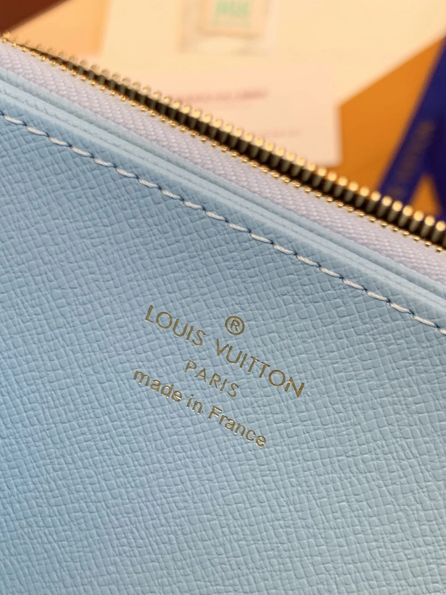 Indistinguishable Louis Vuitton Wallets Purse