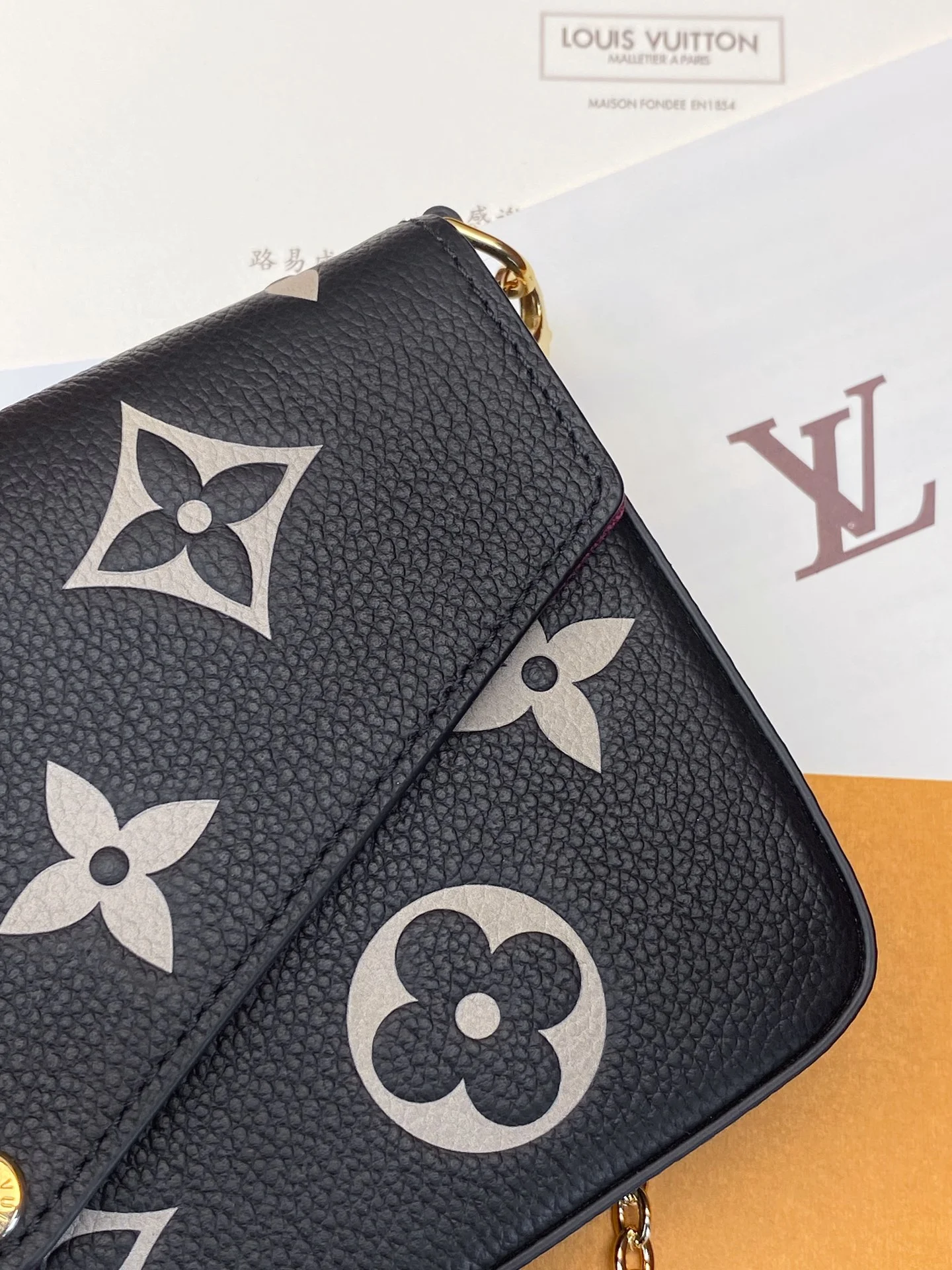 Exact replica Louis Vuitton Wallets Purse
