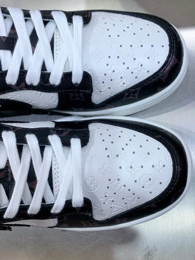 Accurate model Louis Vuitton x Nike Shoes