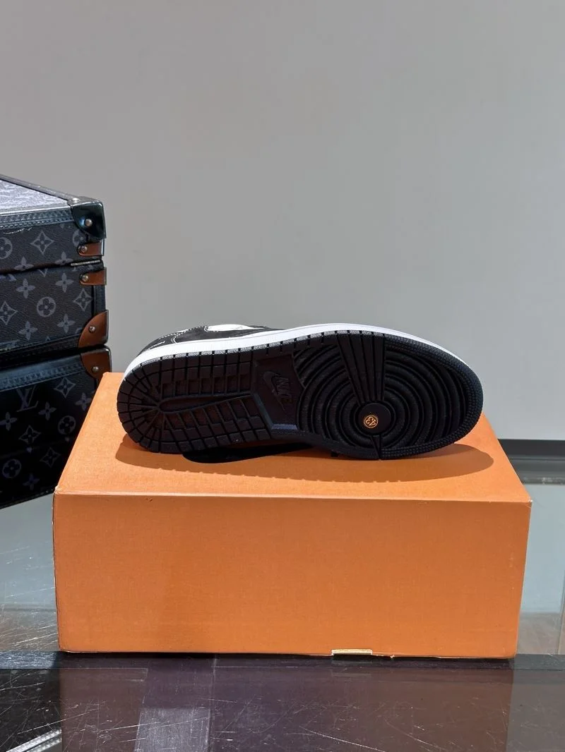 1:1 copy Louis Vuitton x Nike Shoes