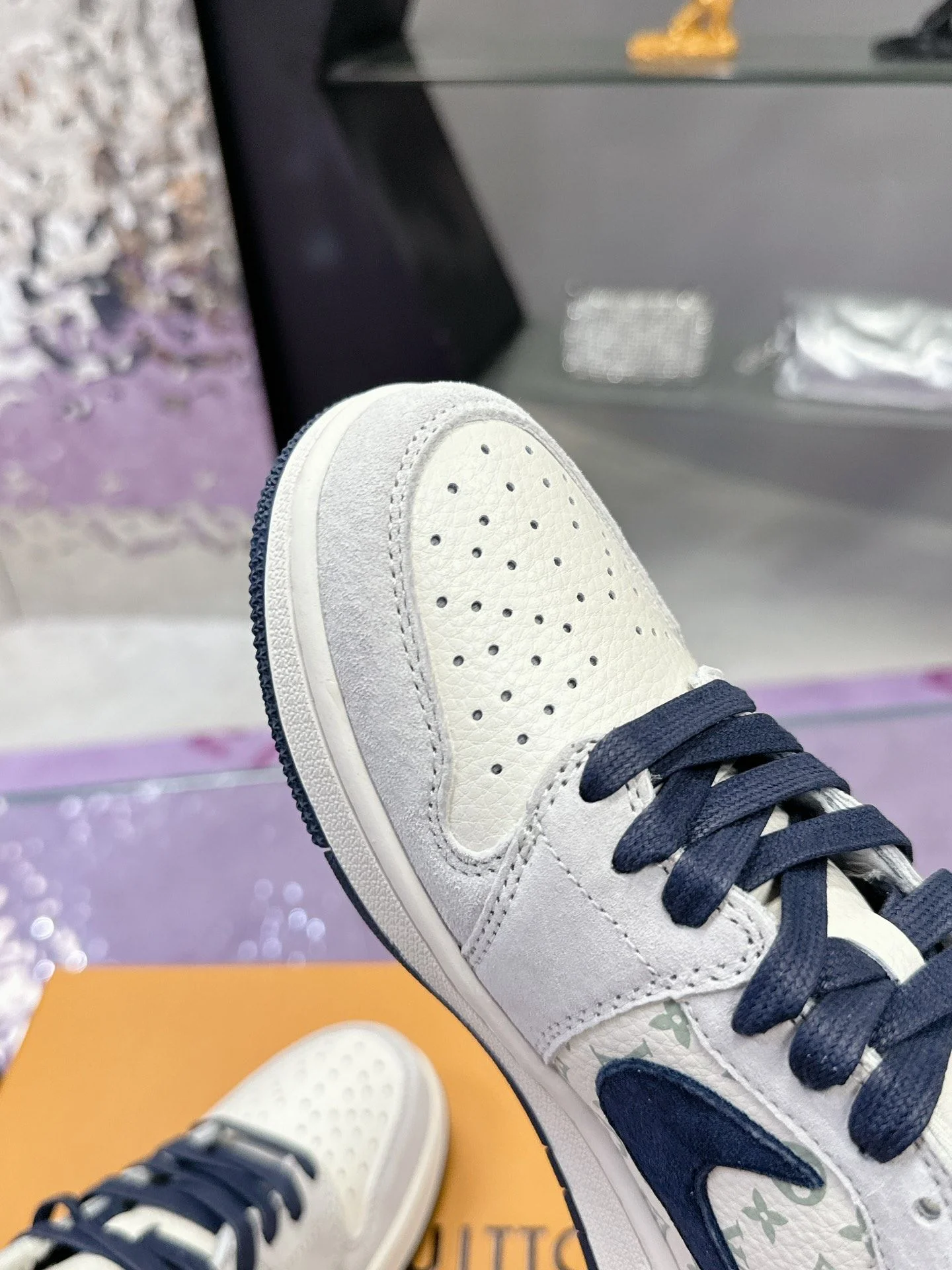 Top mirror Louis Vuitton x Nike Shoes