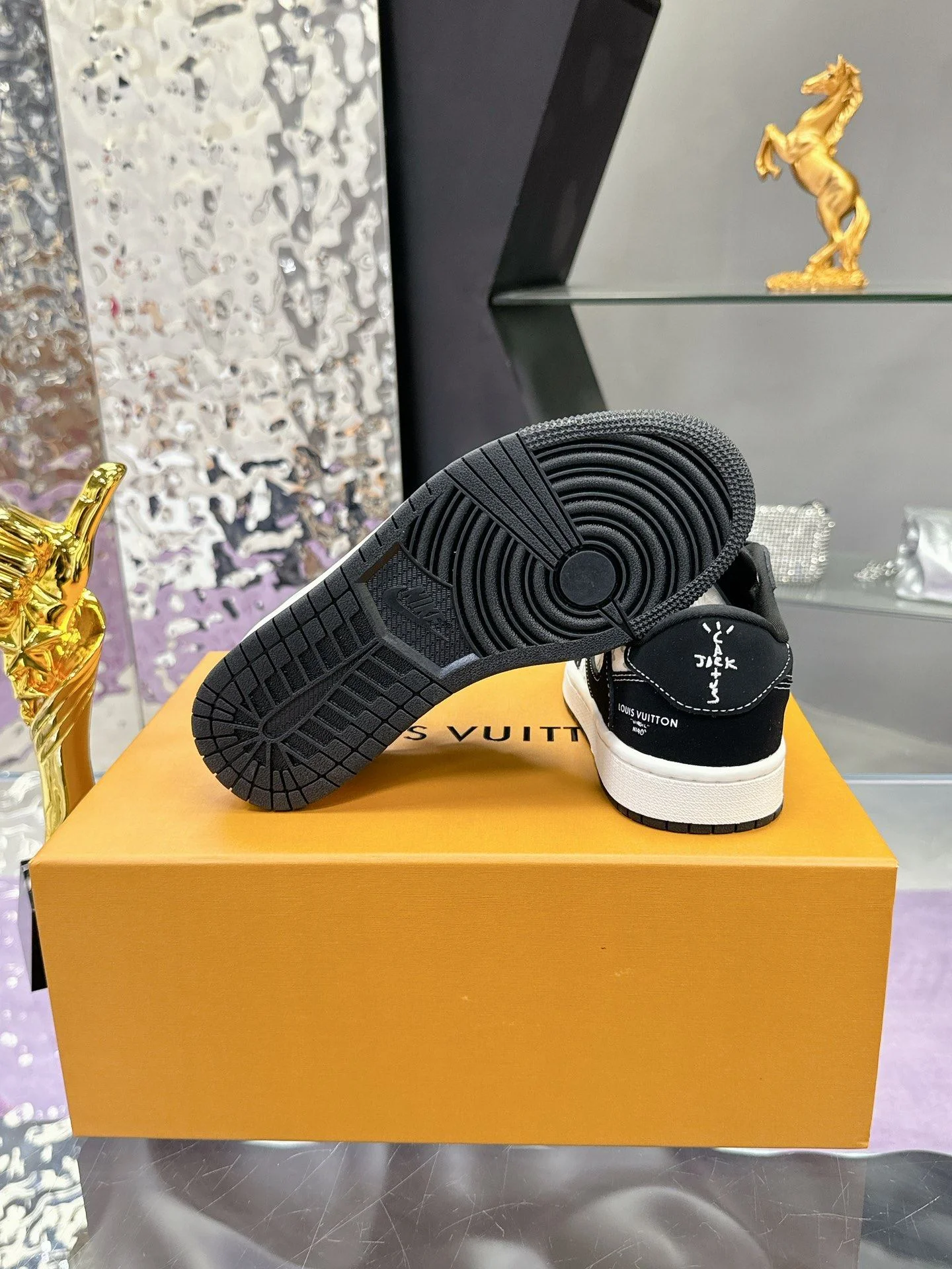 Perfect replica Louis Vuitton x Nike Shoes
