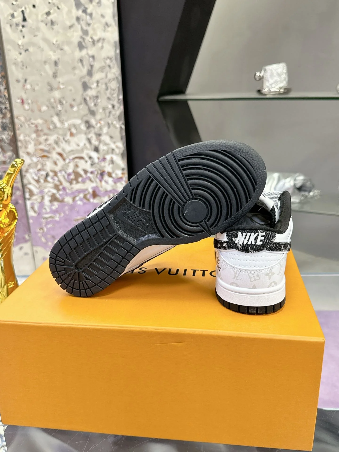 1:1 copy Louis Vuitton x Nike Shoes