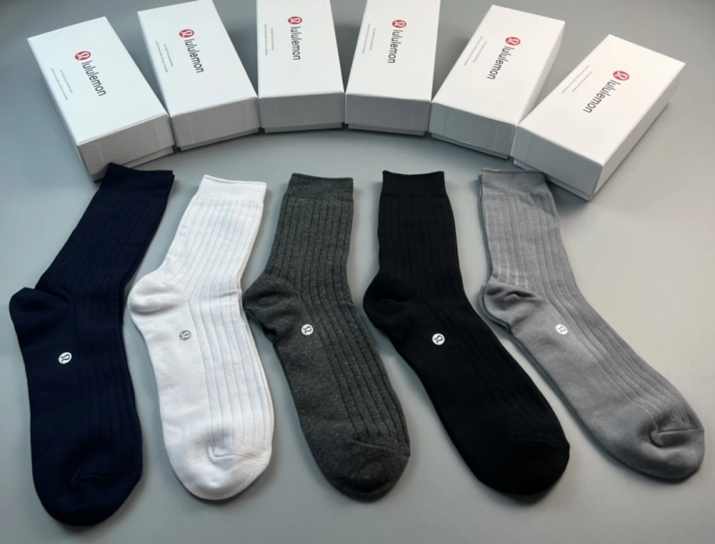 Accurate model Lululemon Socks