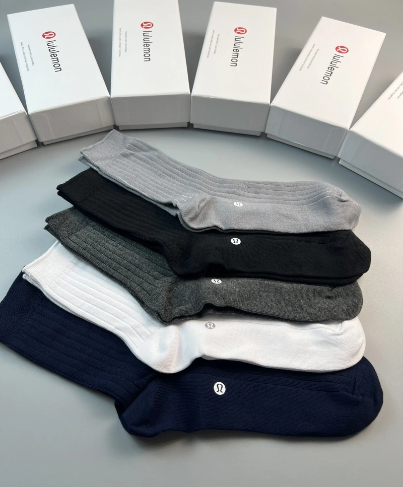 Accurate model Lululemon Socks