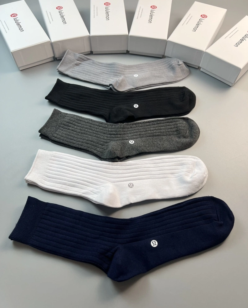 Accurate model Lululemon Socks