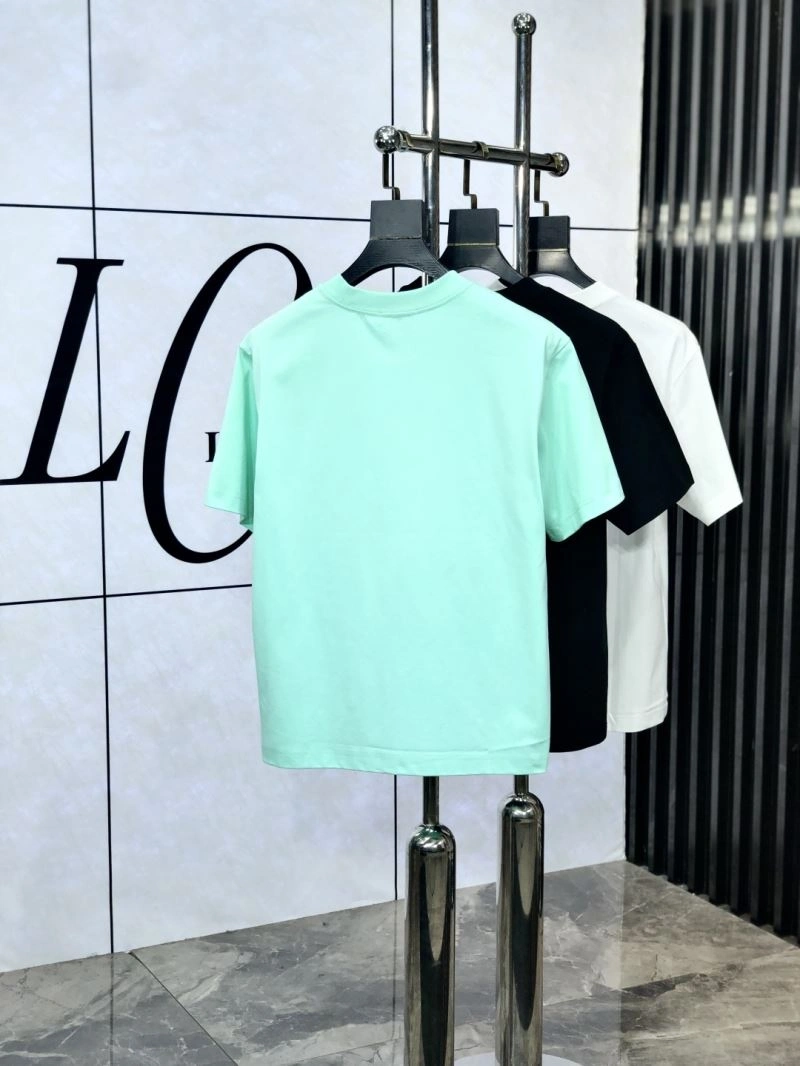 Accurate model Lululemon T-Shirts
