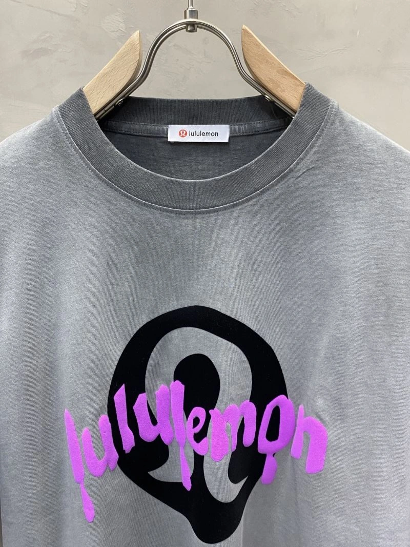 Low-cost Lululemon T-Shirts