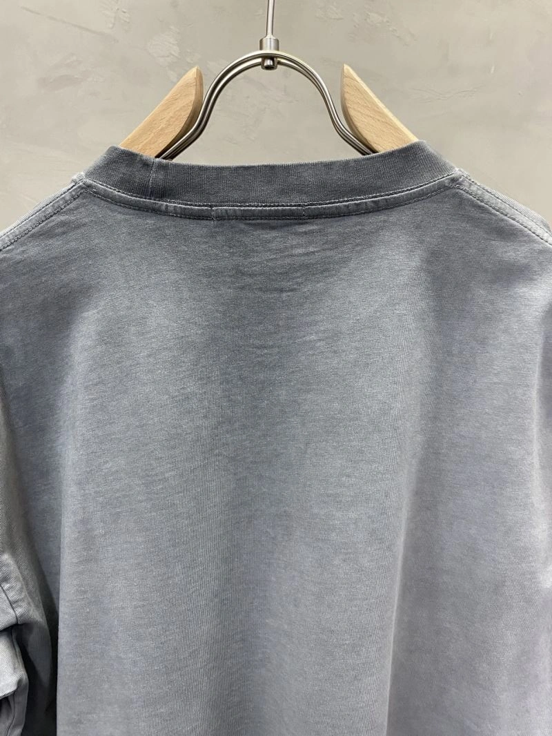Low-cost Lululemon T-Shirts