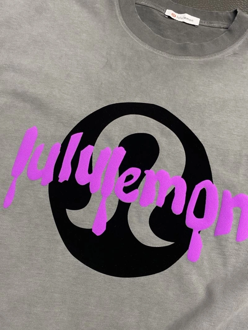 Low-cost Lululemon T-Shirts