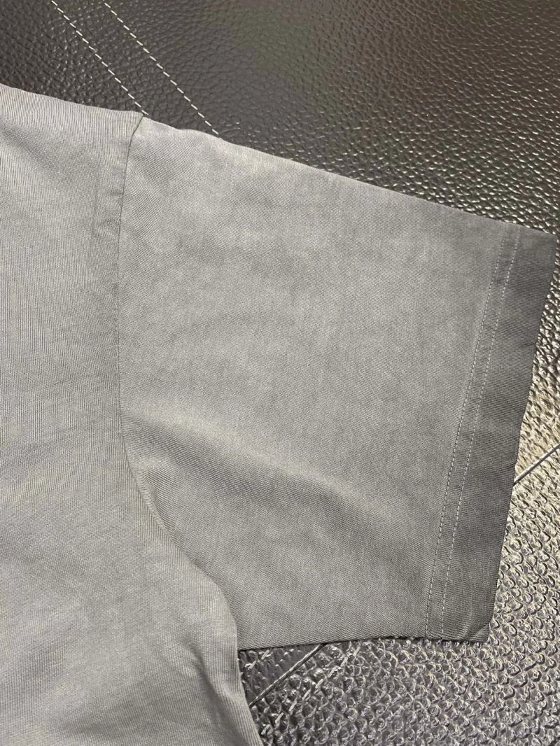 Low-cost Lululemon T-Shirts