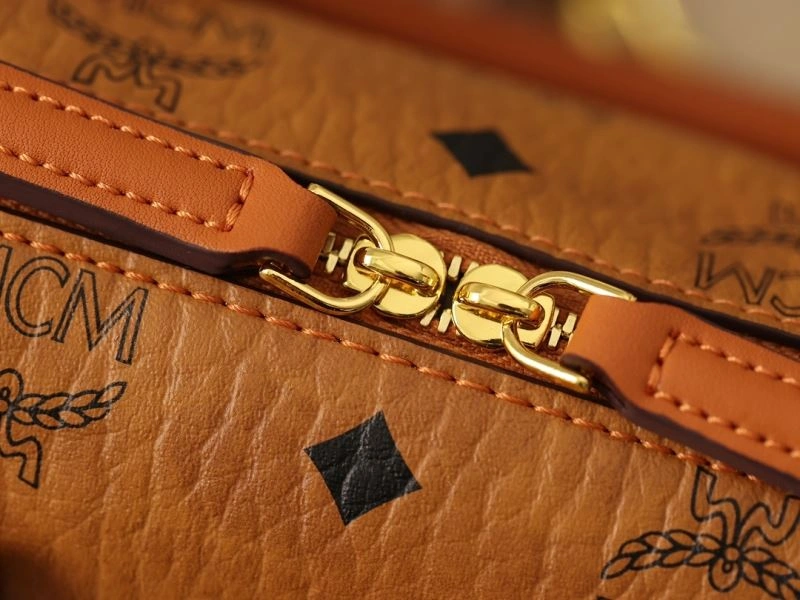 Top mirror MCM Boston Bags