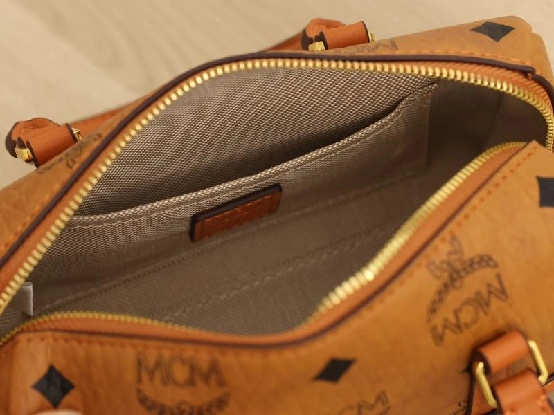 Top mirror MCM Boston Bags